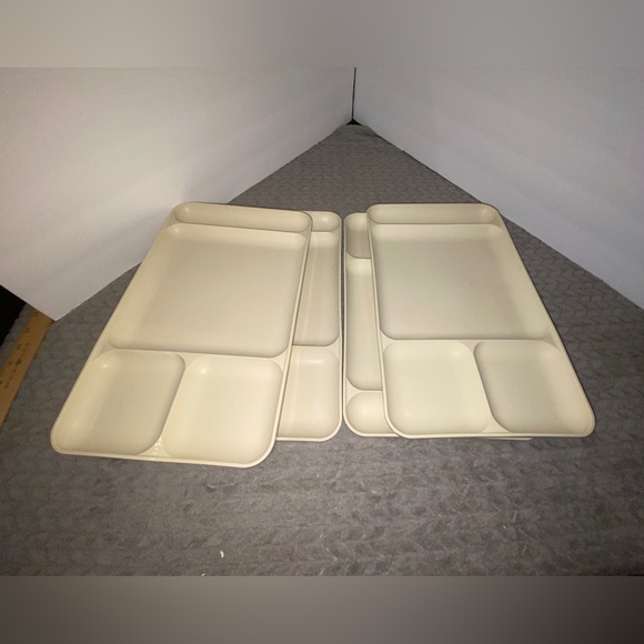 Tupperware | Kitchen | Vintage Set Of 4 Tupperware Divided Tray 5353 ...